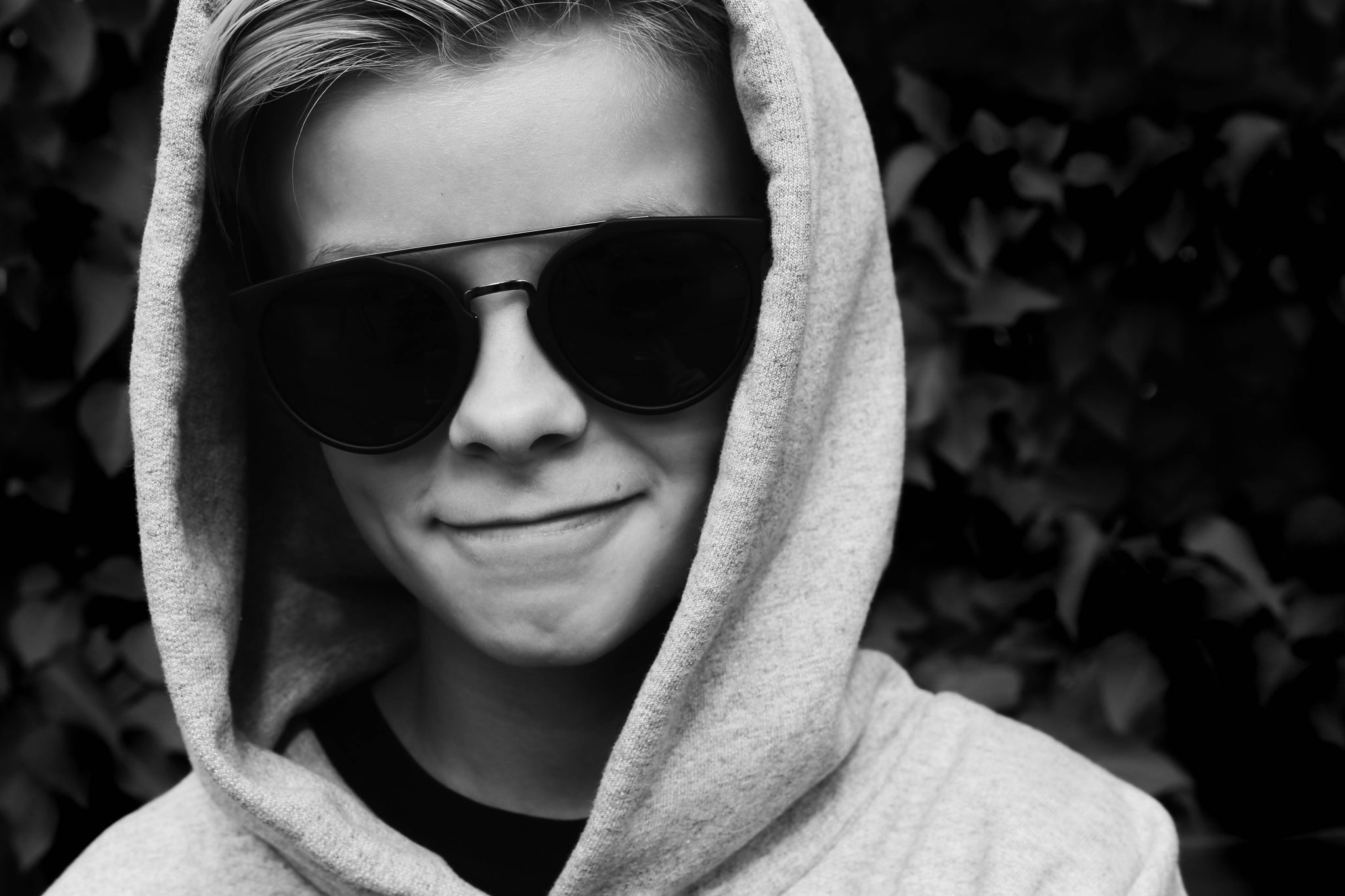 Melodifestivalen i Linköping, Theoz till semi - Johnny Gustavsson